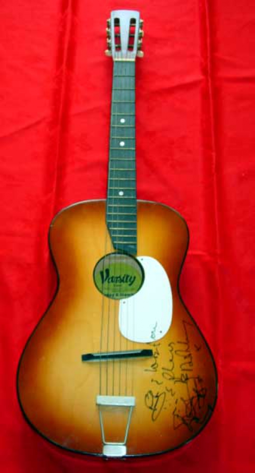 PETE DOHERTY/ACOUSTIC GUITAR/SIGNED/COA