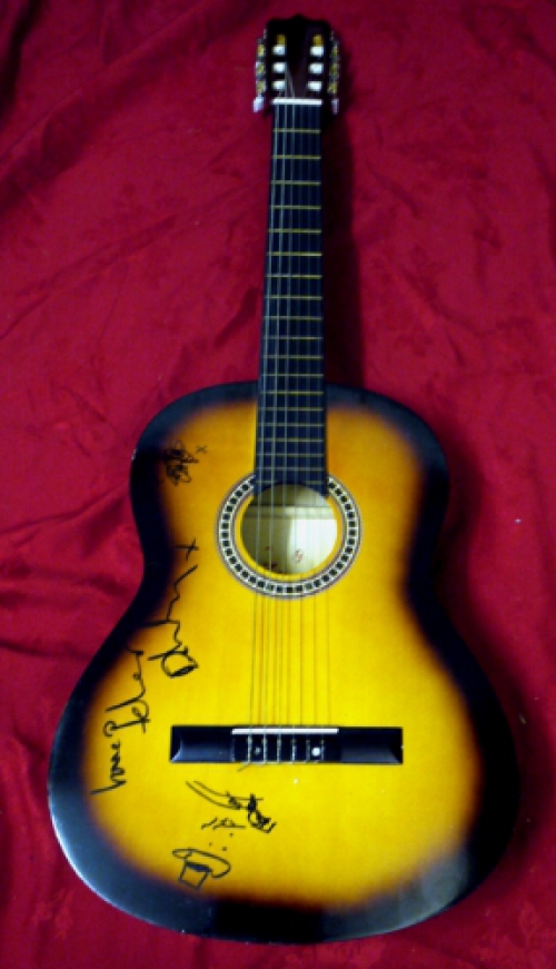 PETE DOHERTY/SIGNED ACOUSTIC GUITAR/COA