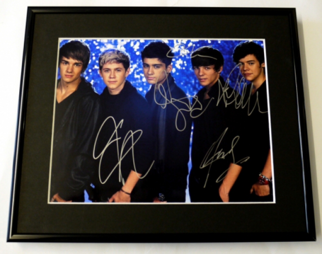 ONE DIRECTION/SIGNED PHOTO/FRAMED/COA
